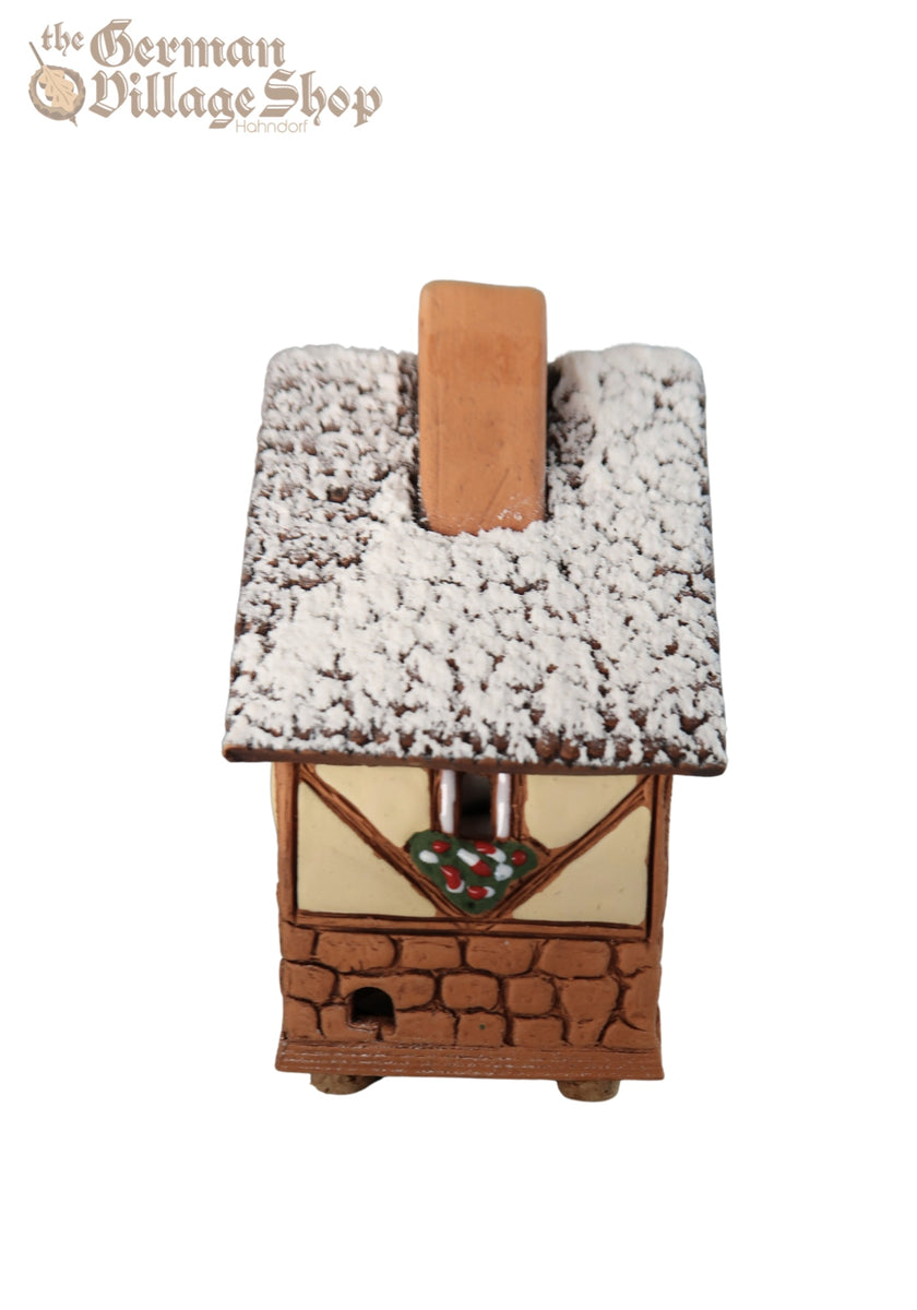 European Clay Smoker - Haus Yellow with snow (8cm) – The German Village ...